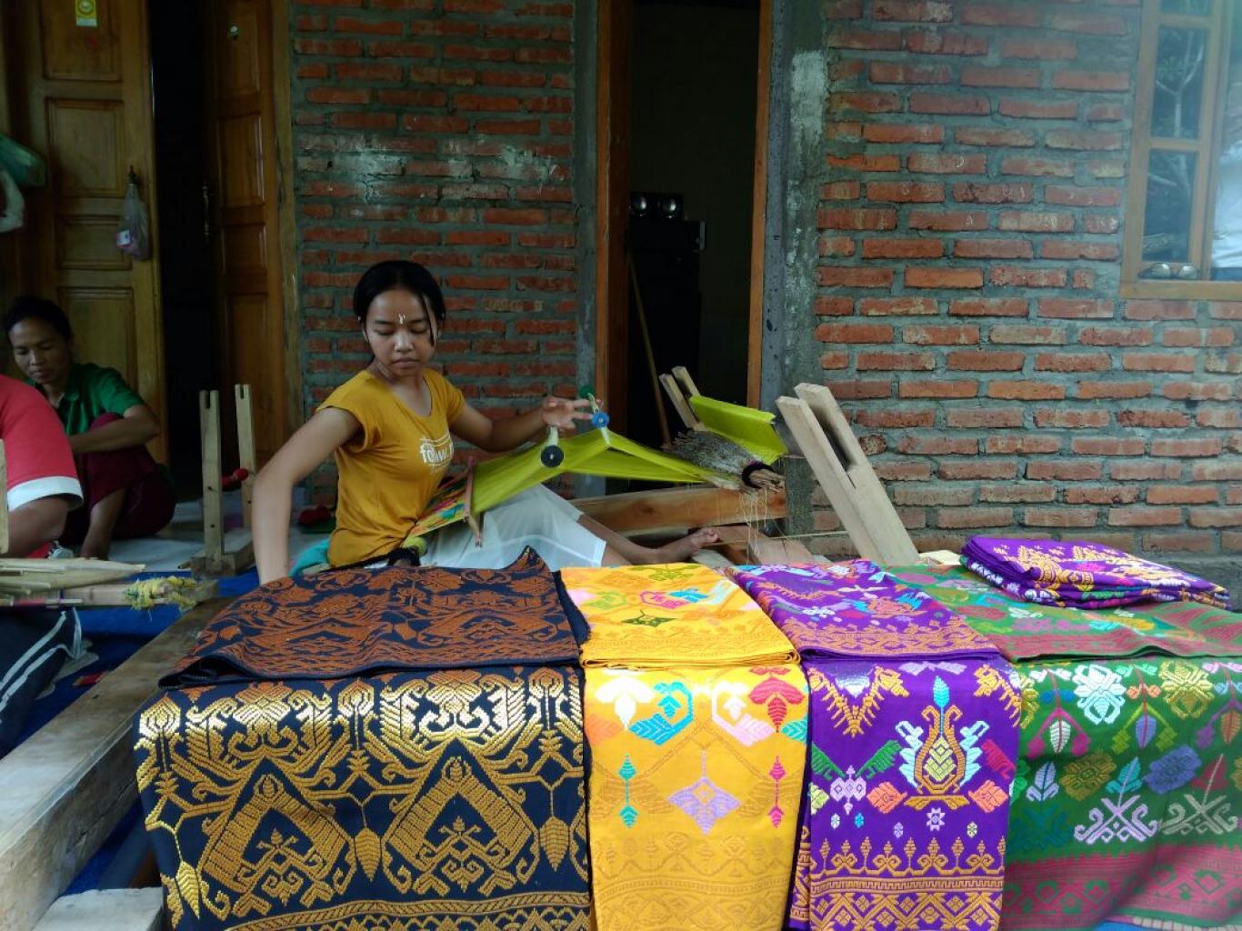 Kerajinan Tenun - Website Desa Tajun